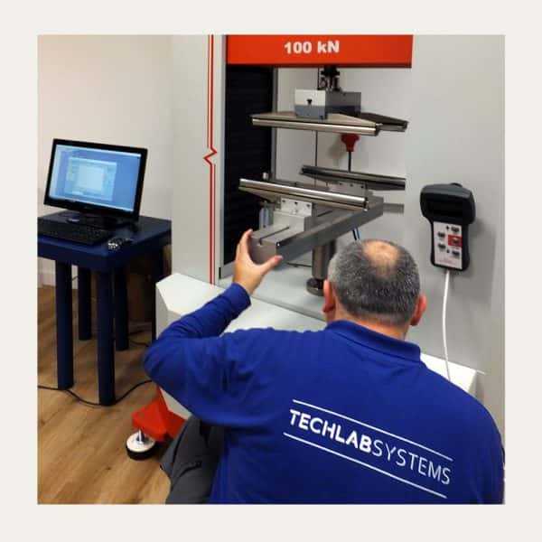 Maquinas-universales-ensayos-especiales-10 | Techlab Systems